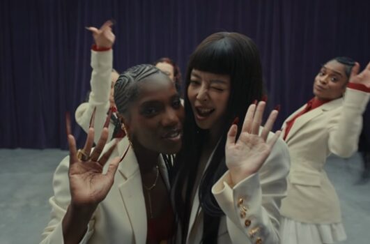 ジェニ 新曲「ExtraL」MV公開！- Doechii参加 - デバク