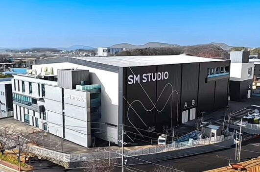 「SMスタジオ」坡州に完成！MV撮影利用を想定 - デバク