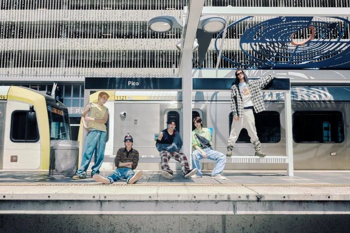 HYBE新グル「CORTIS」、初MV公開！ プレデビュー曲「GO!」 - デバク