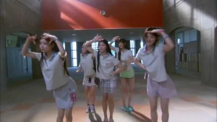 ILLIT、日本デビュー曲「時よ止まれ」MV公開！ - デバク